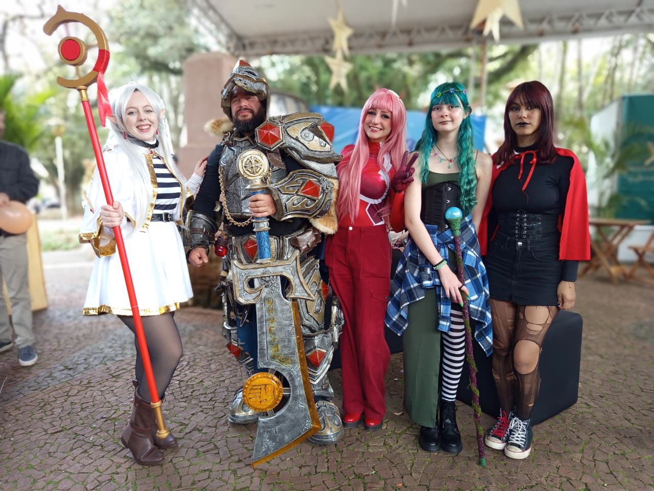 Cosplays transformam Feira do Livro em espetáculo de cores e fantasia ...